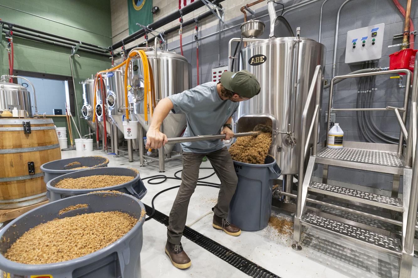 'Long time coming': Pinnacle Beerworks starts pouring in Wenatchee ...