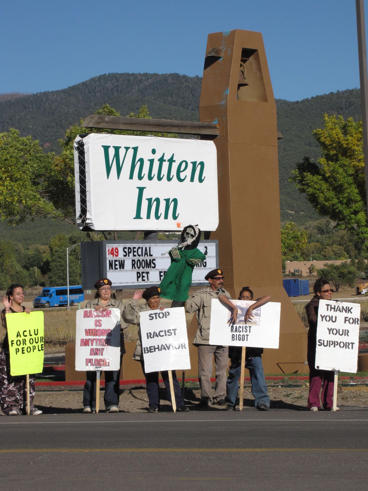 Hotel owner wants to hear no Spanish | | wenatcheeworld.com