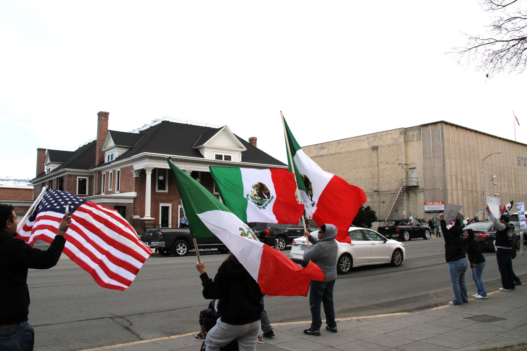 Wenatchee protesters rally against ICE raids, call for immigrant rights ...