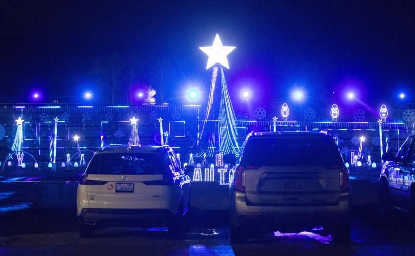 PHOTO GALLERY: Christmas In Cashmere Nelson Family Christmas Lights ...