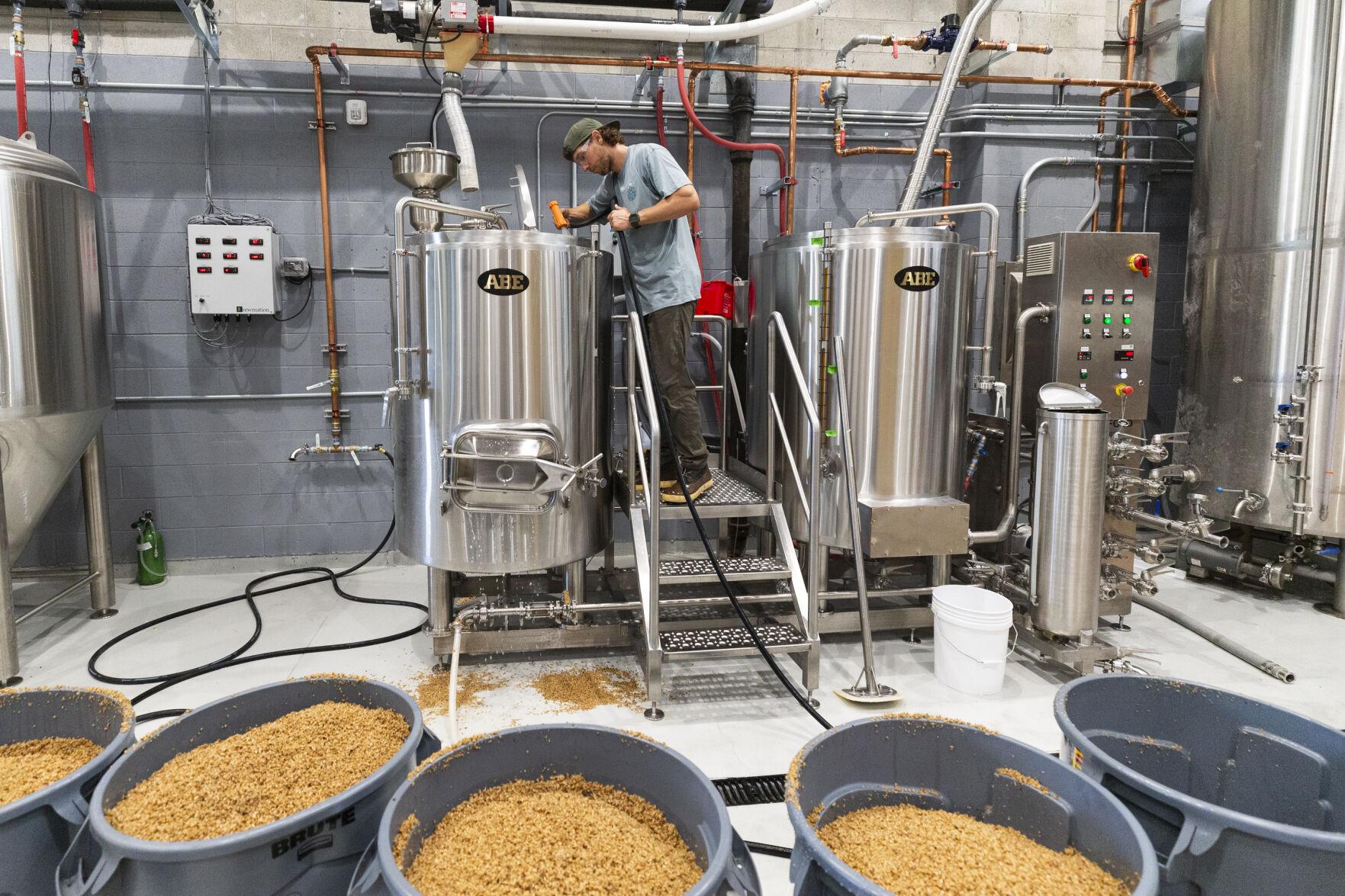 'Long time coming': Pinnacle Beerworks starts pouring in Wenatchee ...