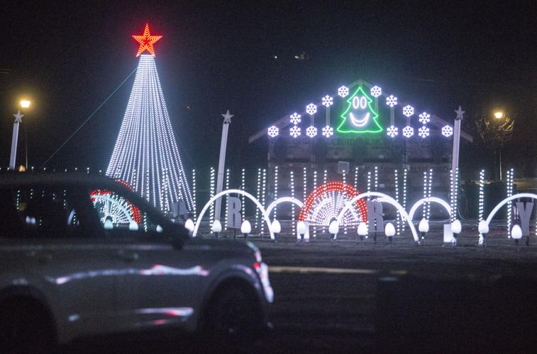 PHOTO GALLERY: Christmas In Cashmere Nelson Family Christmas Lights ...