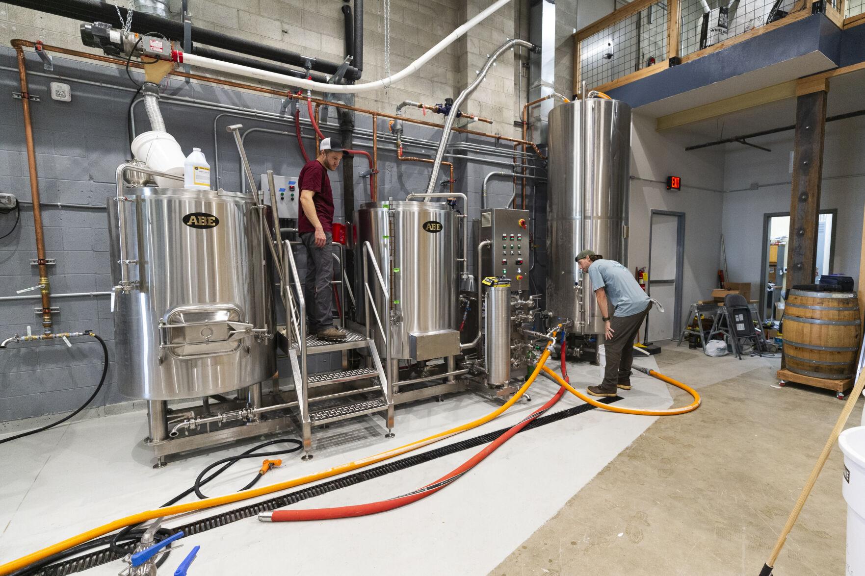 'Long time coming': Pinnacle Beerworks starts pouring in Wenatchee ...
