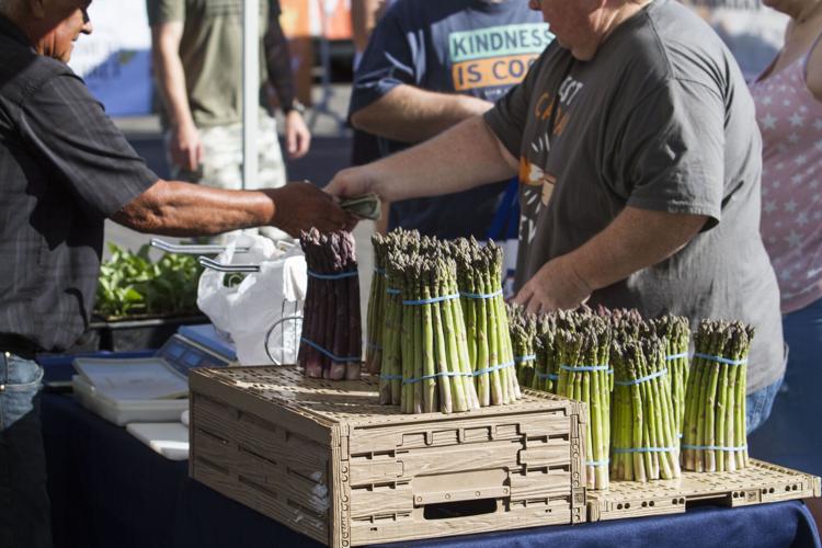 PHOTO GALLERY: Wenatchee Valley Farmers Market | News | wenatcheeworld.com