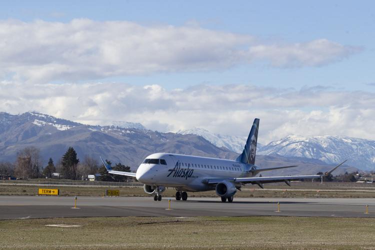 Pangborn Memorial Airport runway | News | wenatcheeworld.com