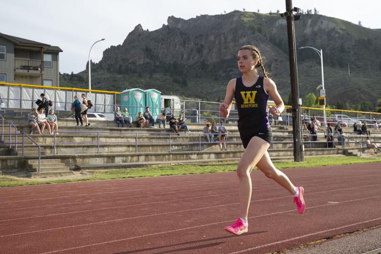 PHOTO GALLERY: Big Nine Conference meet No. 3 | Sports | wenatcheeworld.com