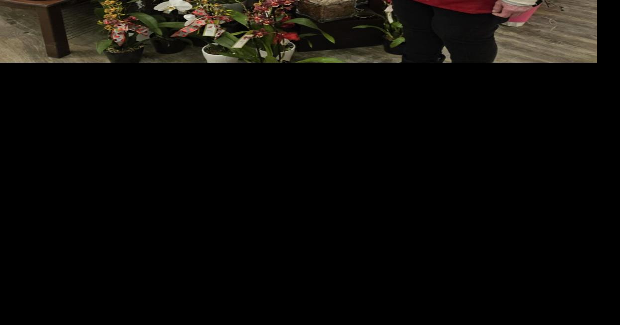 Wenatchee Safeway floral manager retires after blossoming more than 20 ...