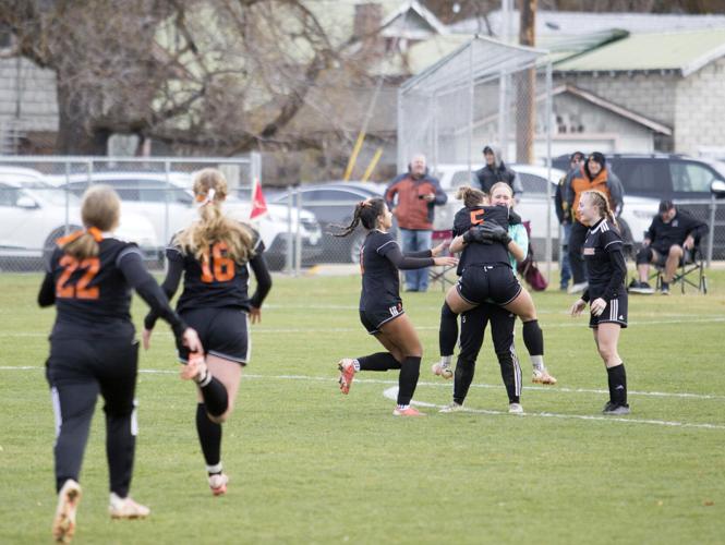Photo Gallery: Cashmere girls soccer wins quarterfinal vs Klahowya ...