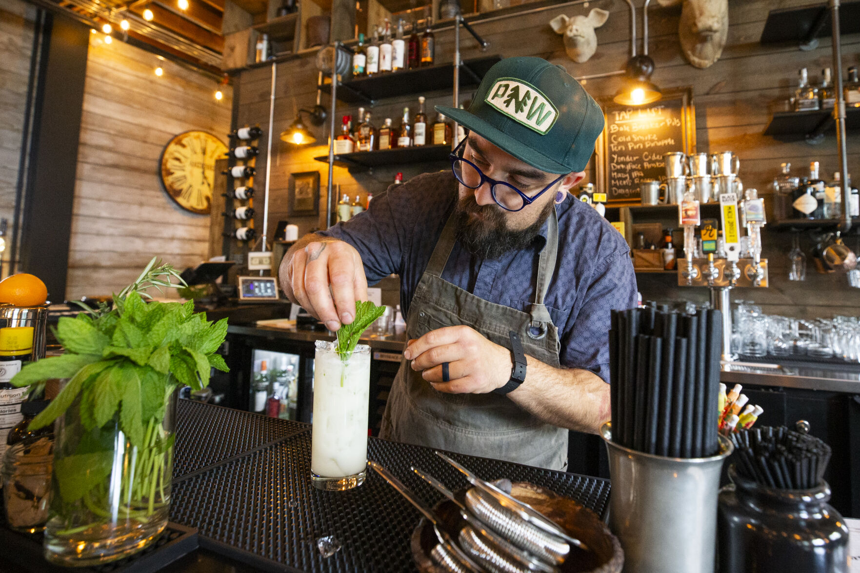2 chefs open The Lakeside Tavern in Chelan, add farm-to-table flair in ...
