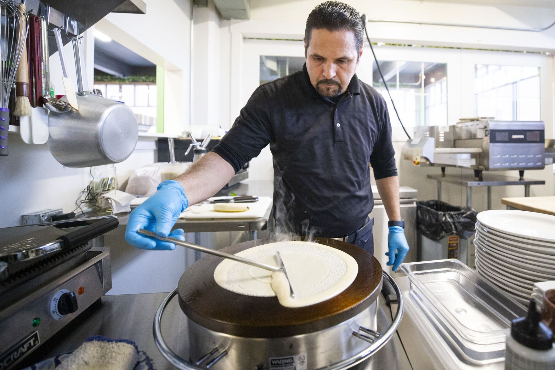 Culinary couple open Leandro’s Cafe and Bistro in Wenatchee's Columbia ...