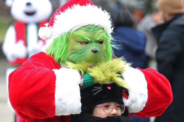 PHOTO GALLERY: Santa arrives to Village of Lights Christmastown ...