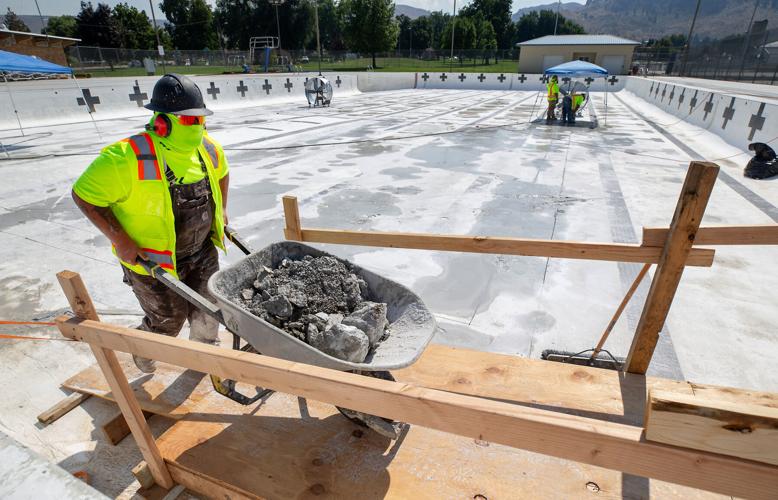 Photos: $1.8 million pool repair begins | Local News | wenatcheeworld.com
