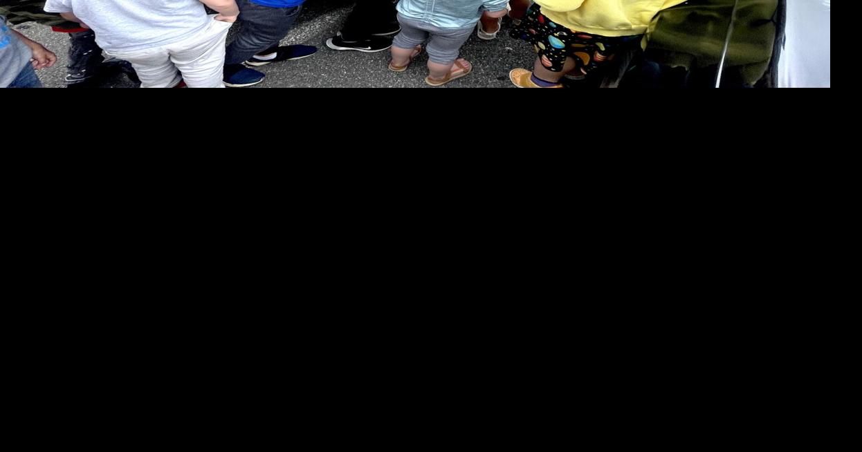 One family, one bus, 25,000 books | GO! | wenatcheeworld.com