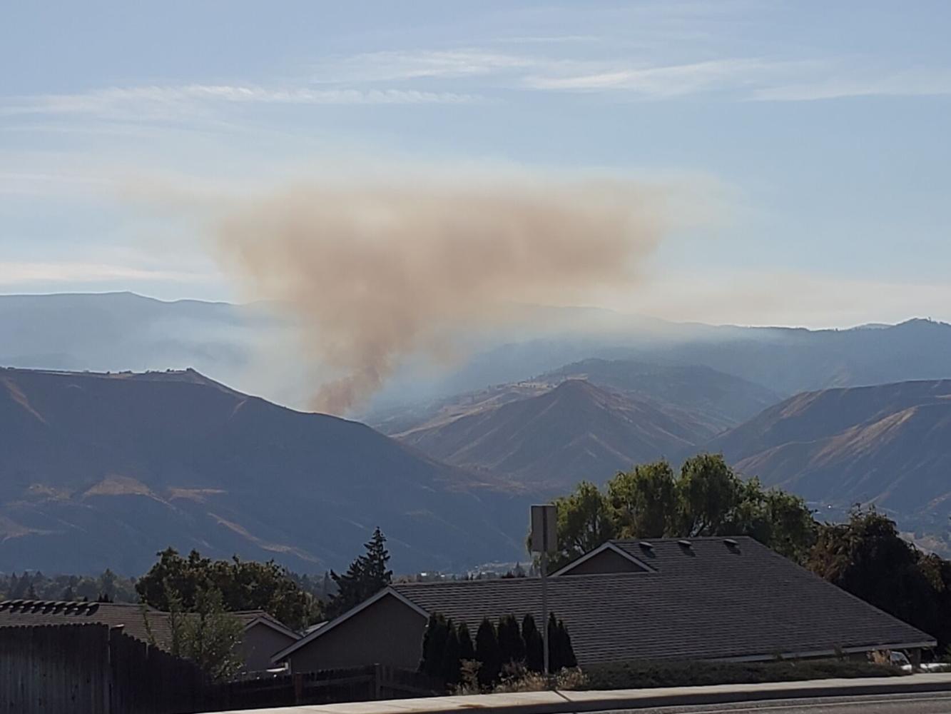 Late-season wildfire scorches 200 acres below Wenatchee Heights ...