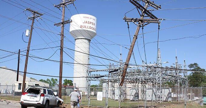 Wreck in Jasper Breaks Electric Pole in Half | News | westcentralsbest.com