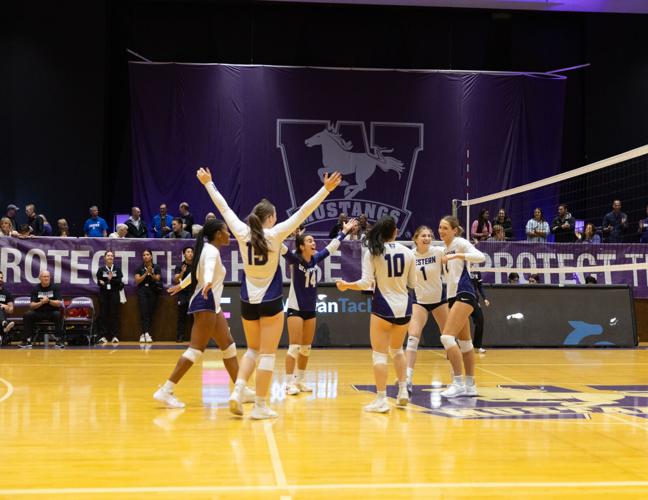 Men and women’s volleyball teams ace McMaster | Sports | westerngazette.ca