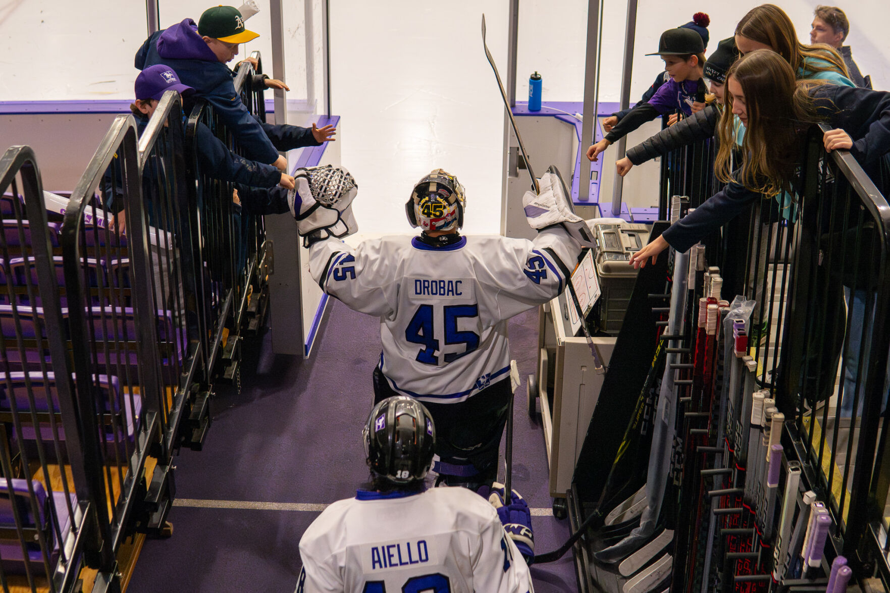 Mustangs split opening games of new year | Sports | westerngazette.ca