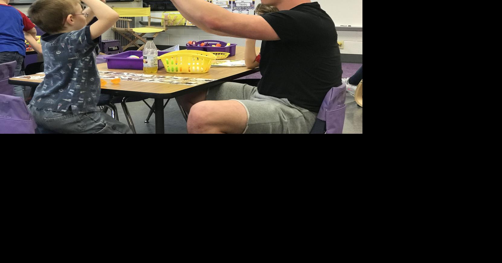 New program puts high school helpers in kindergarten classrooms | News ...
