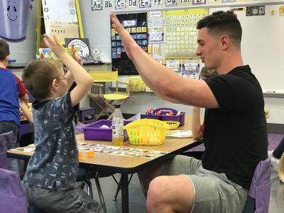 New program puts high school helpers in kindergarten classrooms | News ...