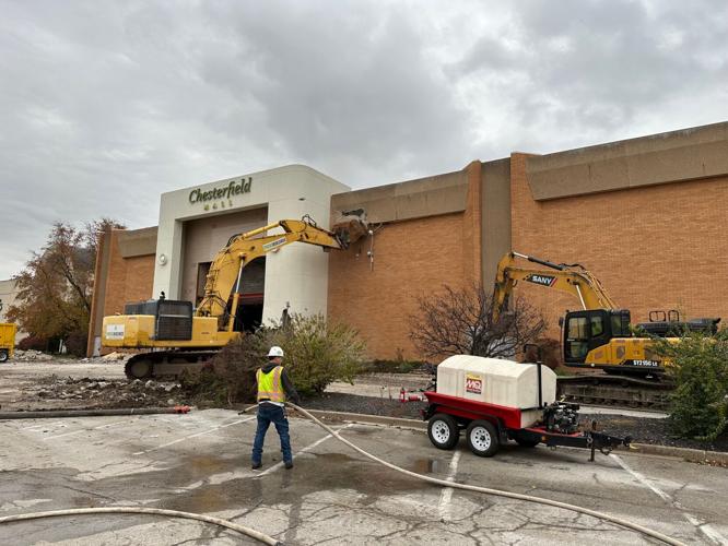 Ongoing demolition at Chesterfield Mall | Multimedia | westnewsmagazine.com