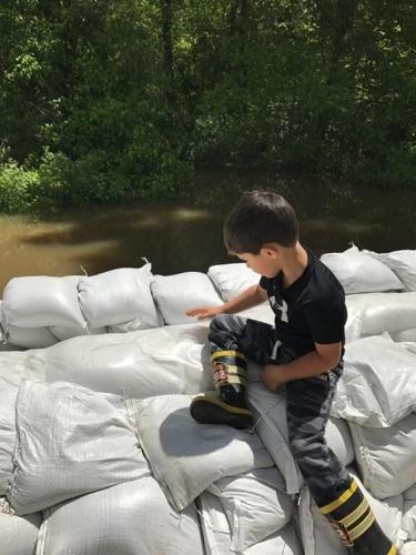 Fighting the flood: Volunteers, big and small made the difference ...