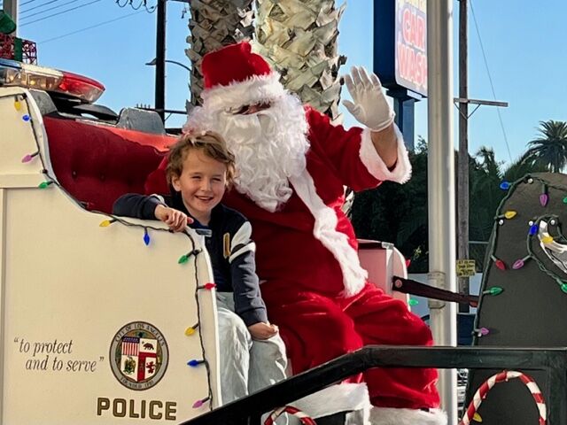 LAPD Teams Up with Santa For An Early Toy Delivery | Lifestyle ...