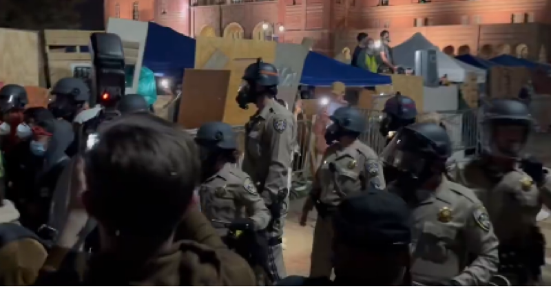 Police in Riot Gear Called In as Violence Erupted at Pro-Palestine ...