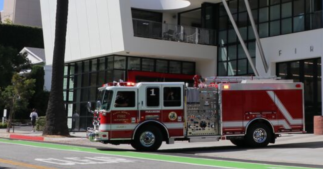 Fire Forces Residents and a Dog to Jump Into Pool Until SMFD Arrives ...