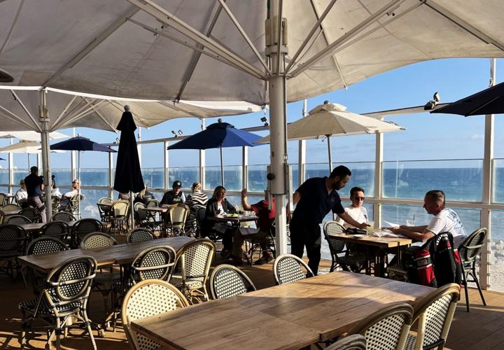Iconic Gladstone's Restaurant in Pacific Palisades to Remain Open Under ...