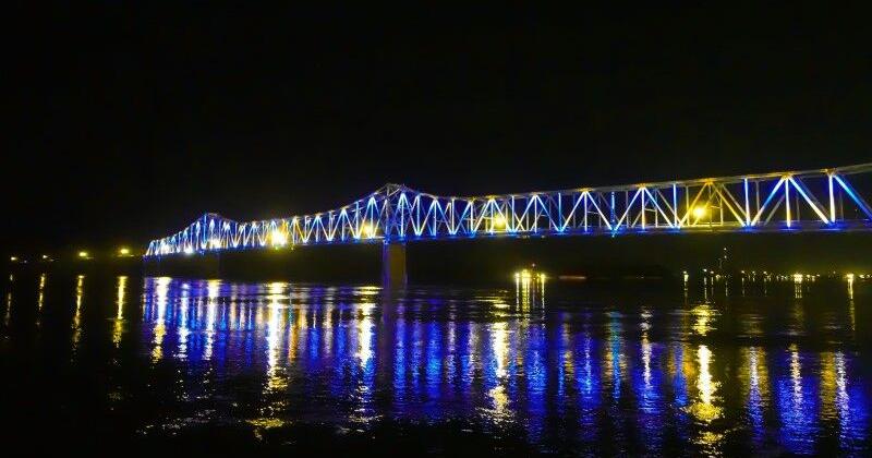 Owensboro Lights Up Blue Bridge With Ukraine's National Colors to Show ...
