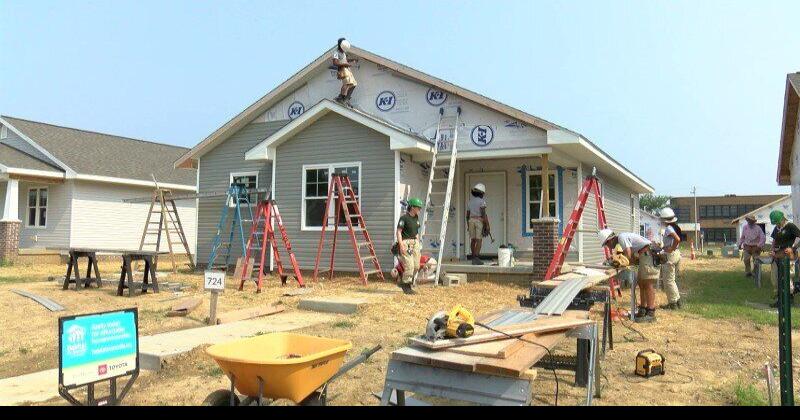 AmeriCorps Members Assist in Building Evansville Habitat Homes ...