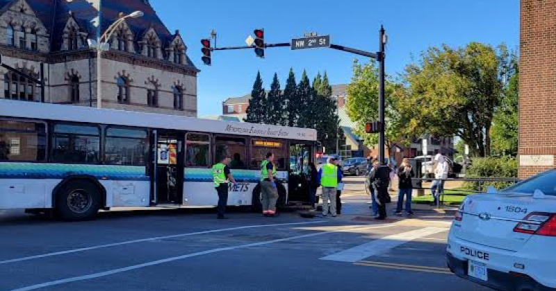 METS bus passenger taken to hospital after crash | Indiana | wevv.com