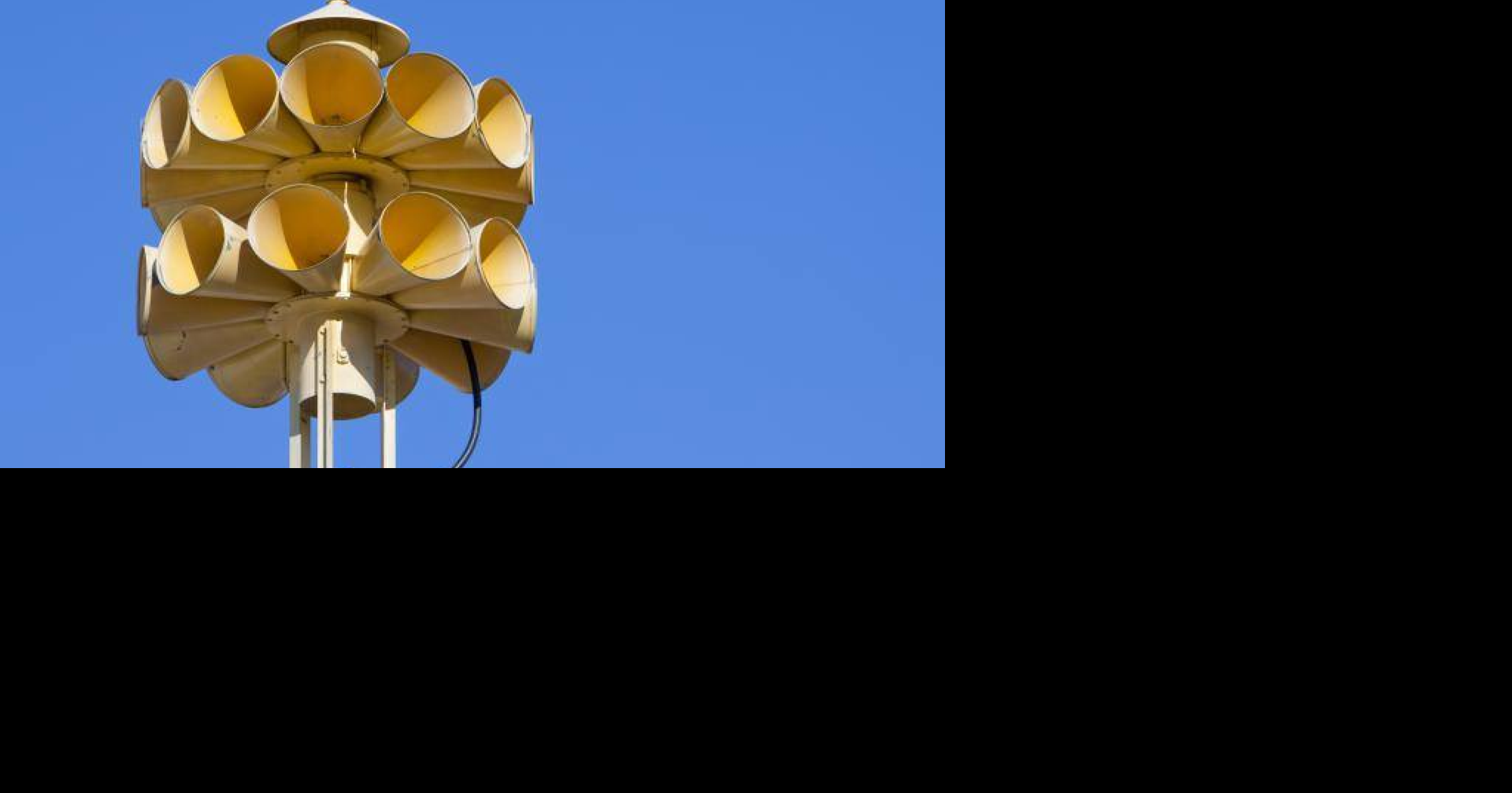 Crews replacing damaged storm siren in Evansville | Indiana | wevv.com