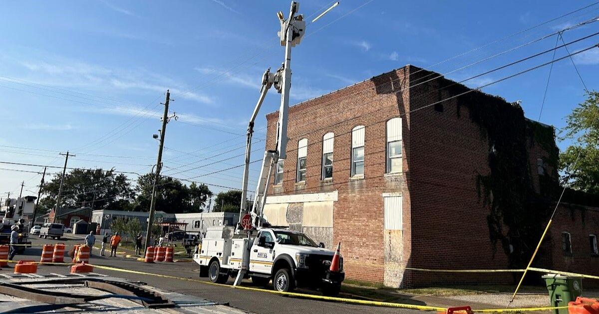 A Henderson intersection is closed after a partial building collapse ...
