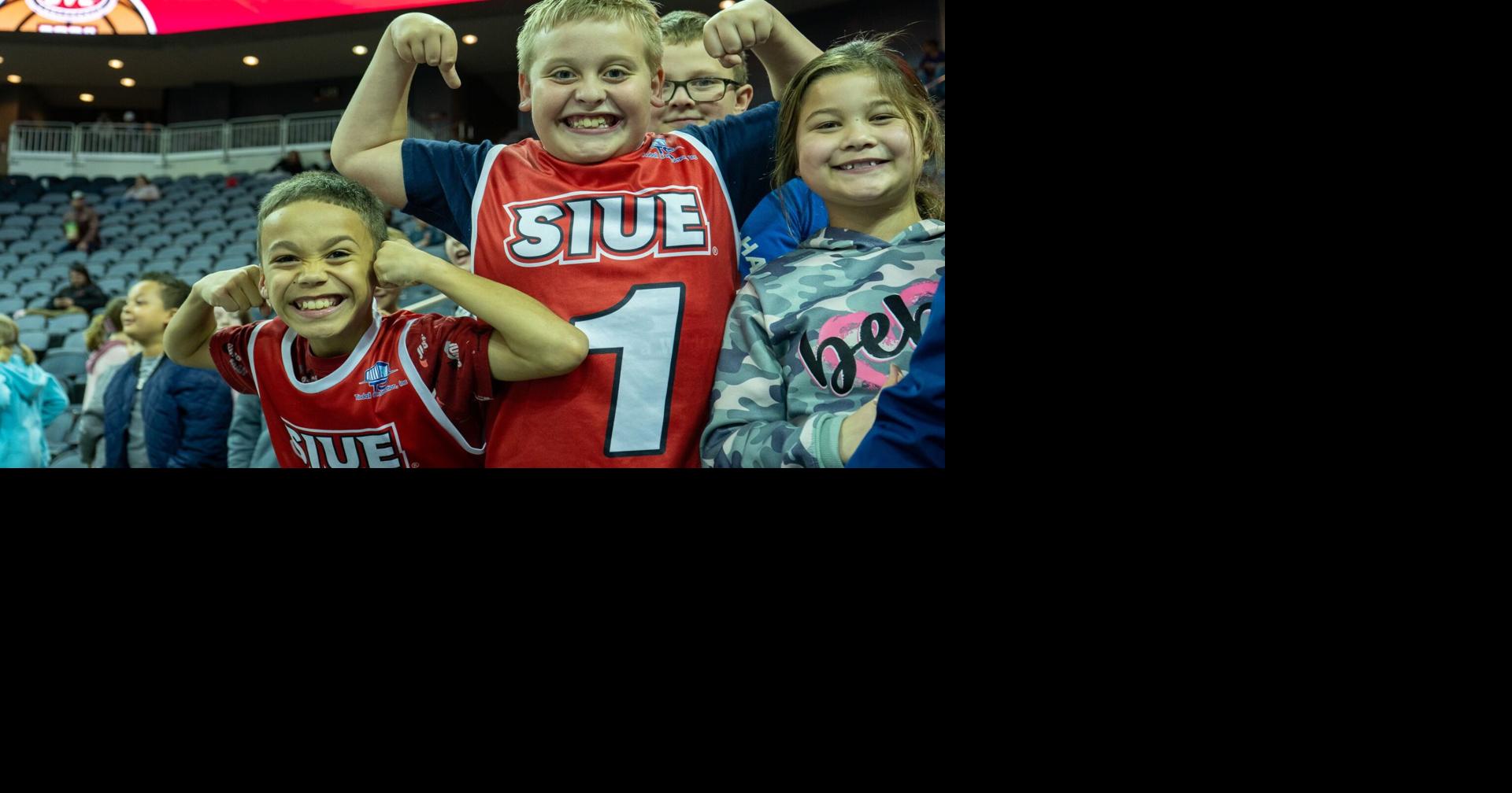 EVSC students meet college athletes from OVC tournament | News | wevv.com