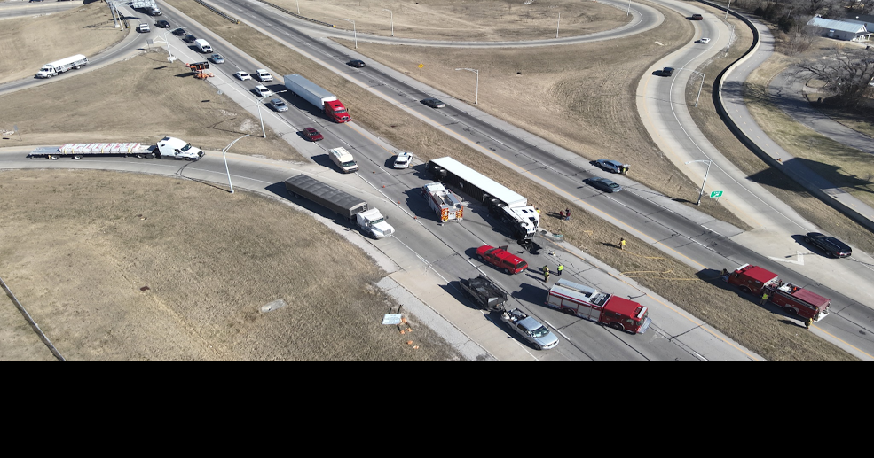 Part of southbound highway 41 down to one lane in Evansville after semi ...