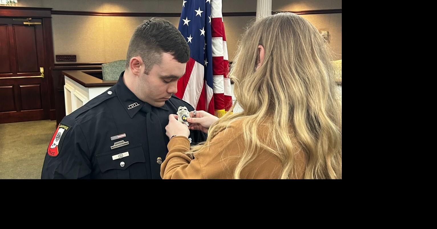 New officer sworn into Jasper Police Department | Indiana | wevv.com