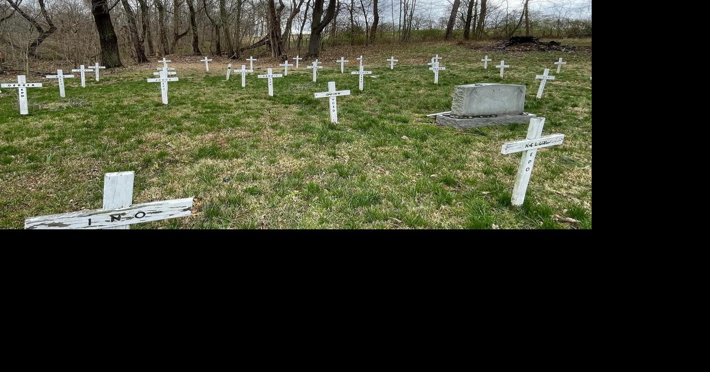 K9 cemetery seeks donations for new crosses | Indiana | wevv.com
