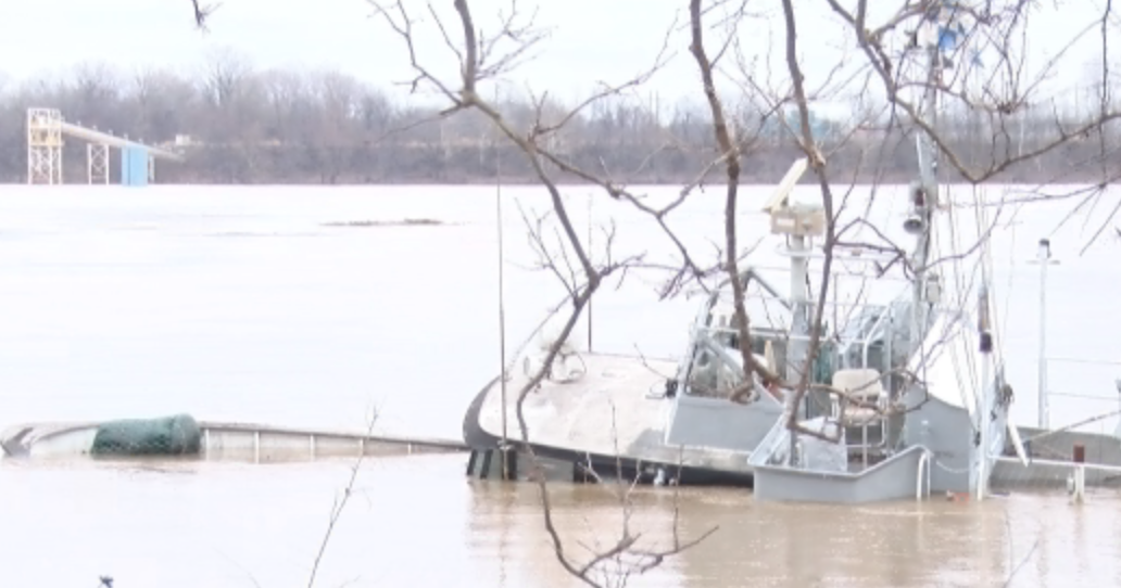 Partially sunken ship in Ohio River poses boating hazard | News | wevv.com