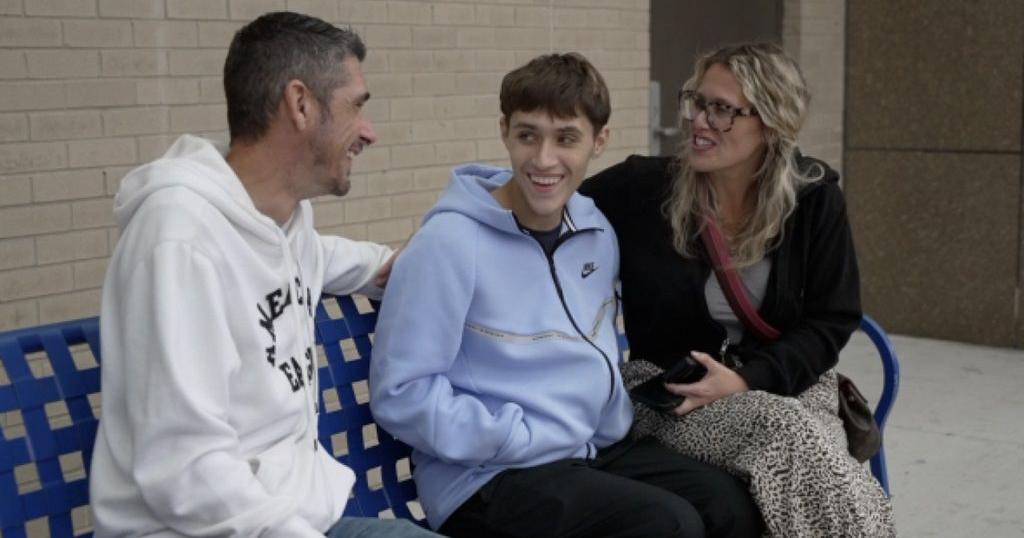 High school football player survives life-threatening kidney injury ...