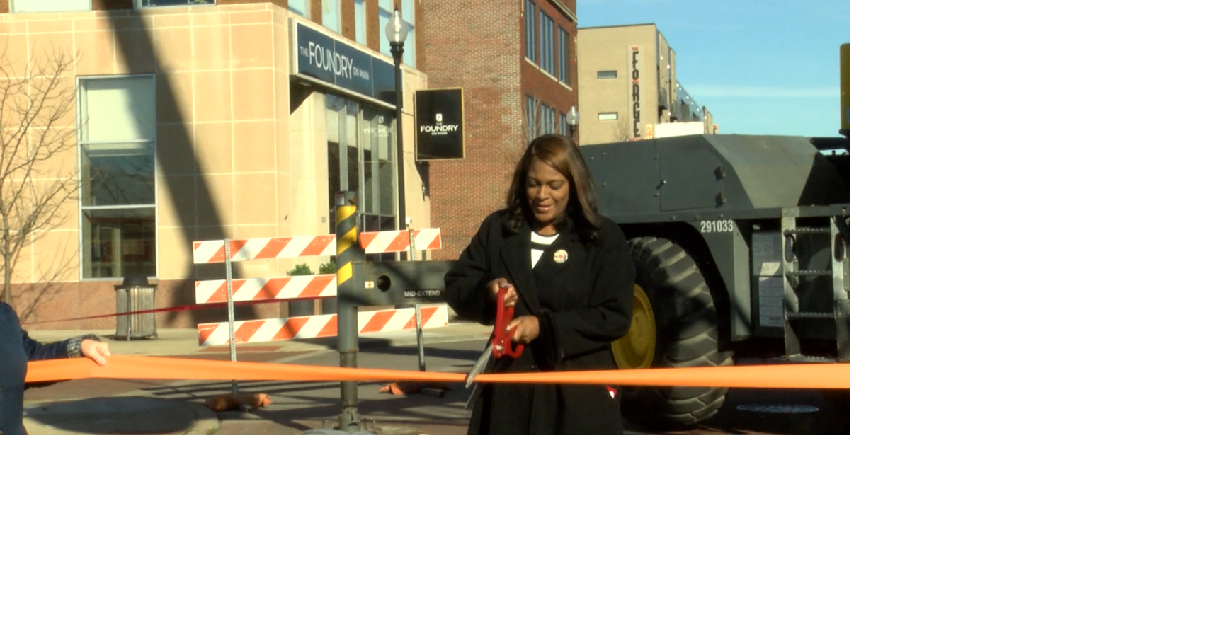 Mayor Stephanie Terry unveils the new Jacobsville Arch at her first ...