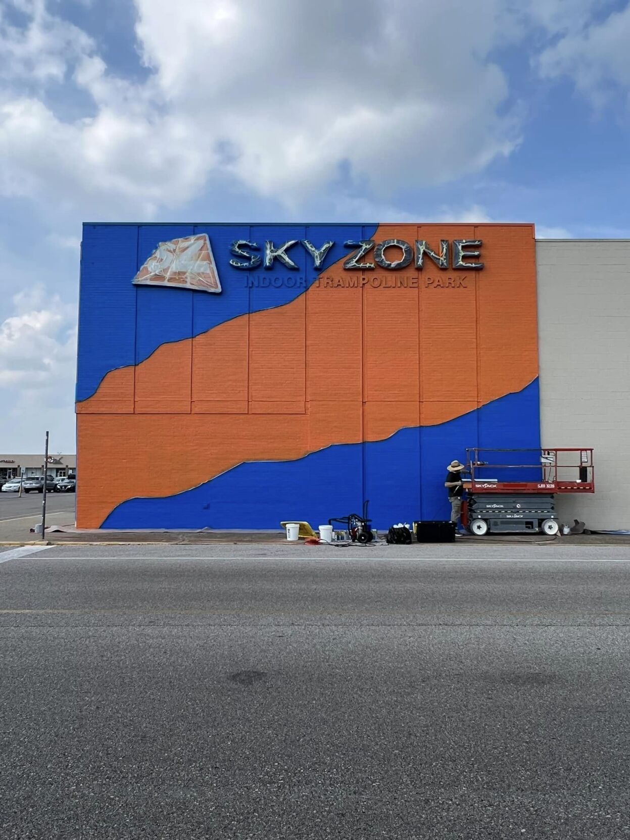 Local art studio transforms Sky Zone building | Indiana | wevv.com
