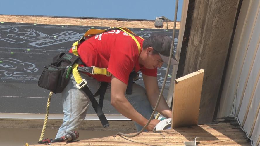 Ohio roofing company donates new roof to veteran | Community | wfft.com