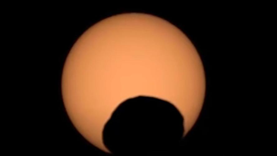 Rover captures peculiar ‘googly eye’ in the Martian sky | | wfft.com