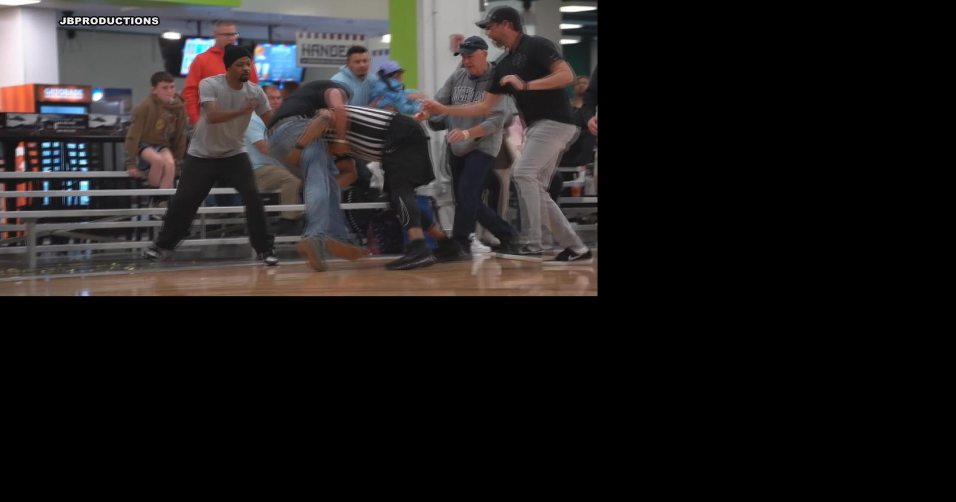 CAUGHT ON CAMERA: Parent and referee fight at youth basketball game ...