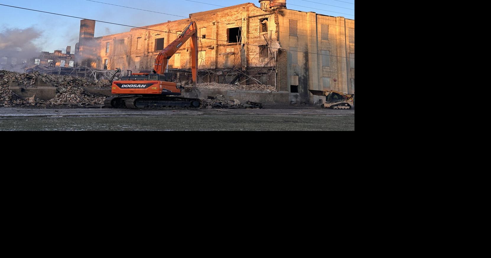 Abandoned Valspar factory condemned after FWPD battles fire | Top ...