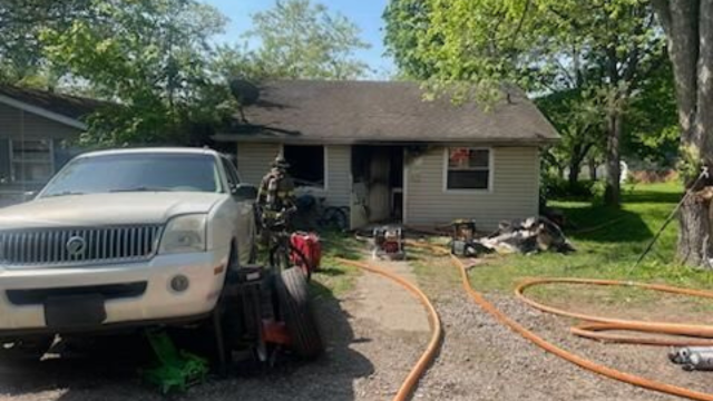 Fort Wayne firefighters at scene of house fire | Local | wfft.com