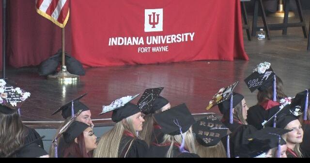 IU Fort Wayne students celebrate first standalone graduation since IPFW ...
