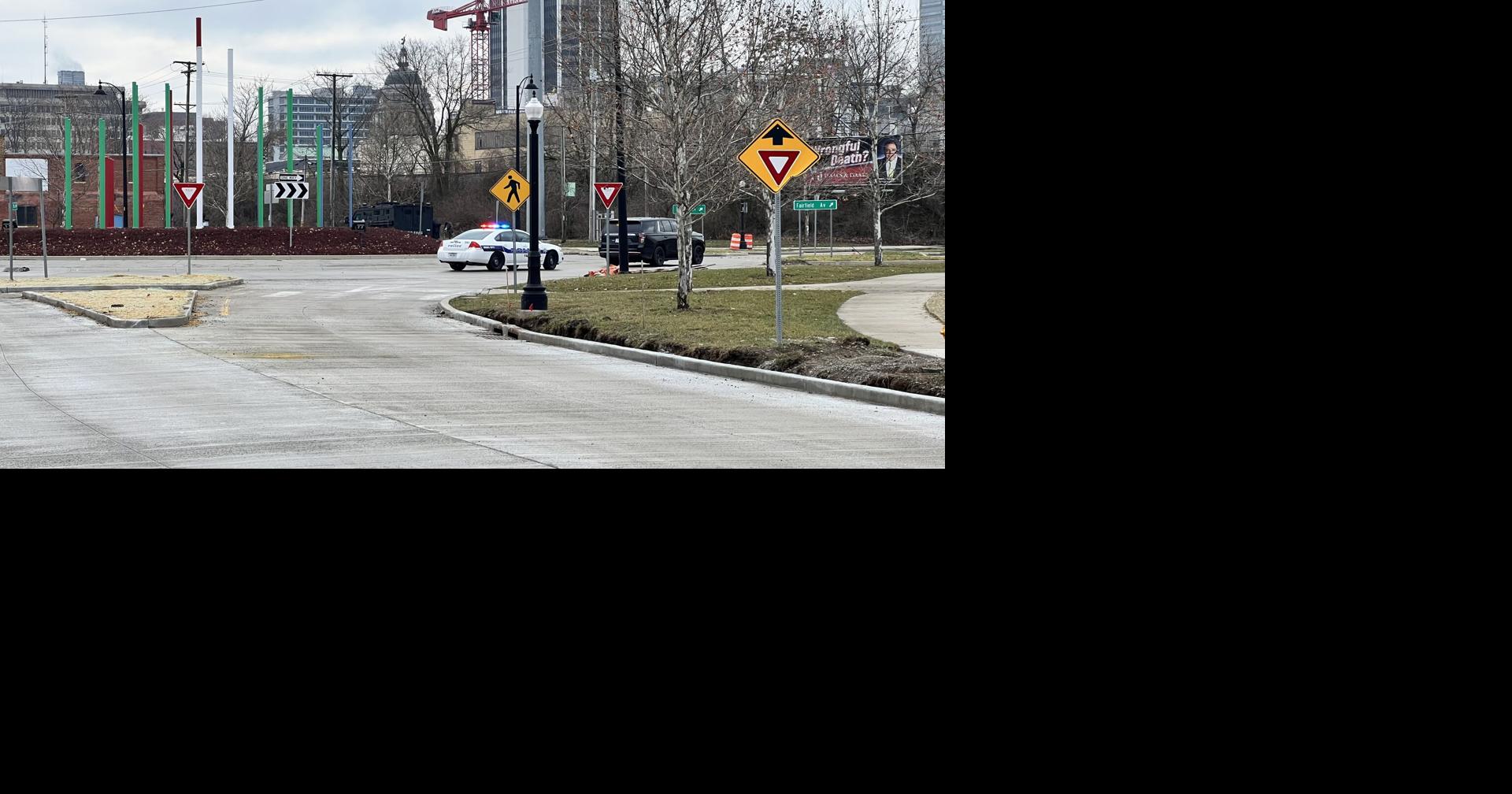 Names of officers and suspect in Wells and Superior Street roundabout ...