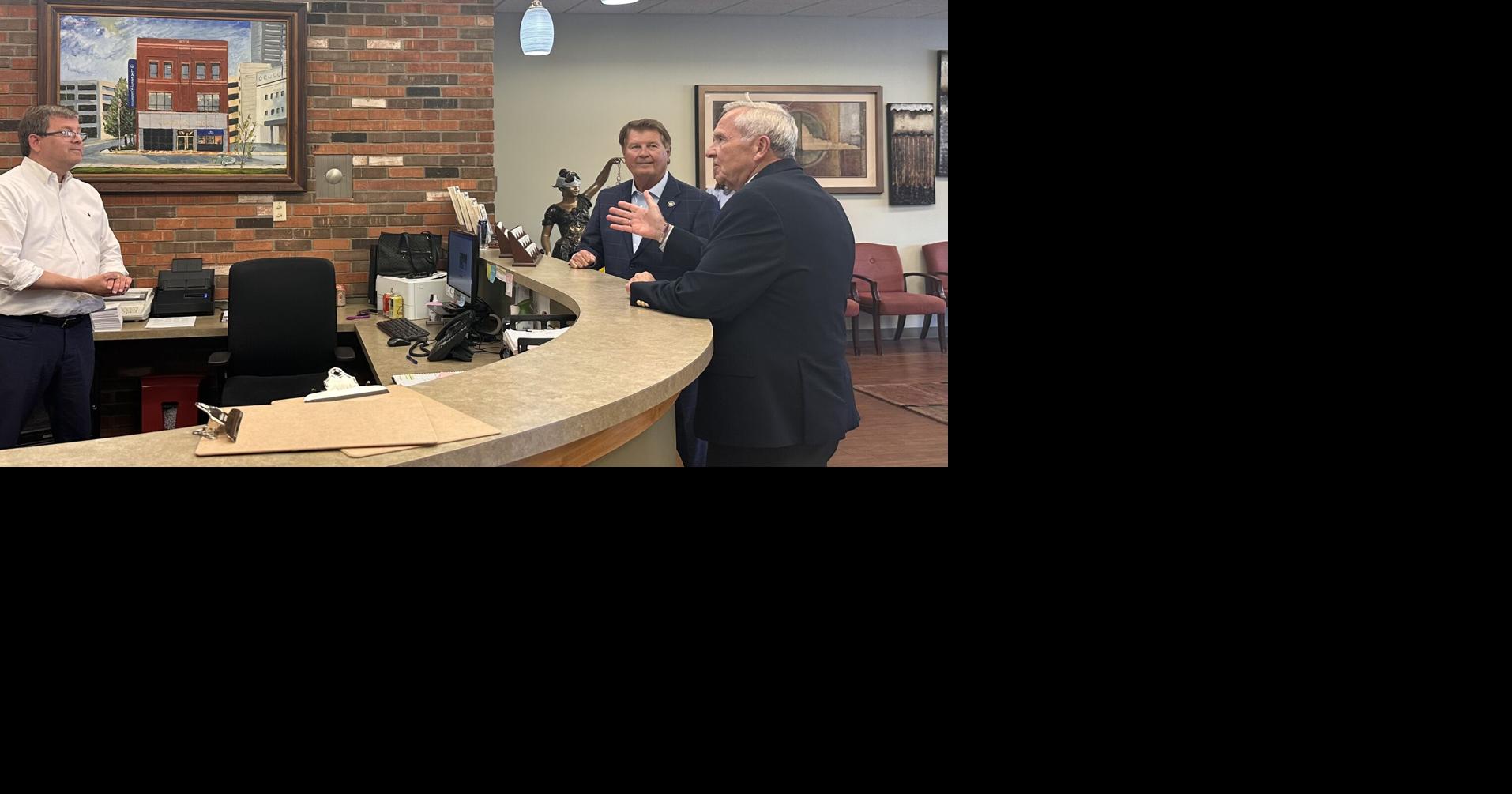 Mayor Tom Henry visits downtown businesses | News | wfft.com